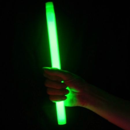Knicklichter, knickbare Leuchtstäbe und leuchtendes Partyzubehör
