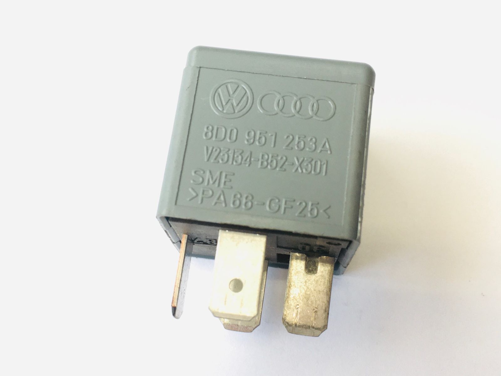 8D0951253A 1x Relais 373 Arbeitskontaktrelais 12V 40A VW Audi Seat ...