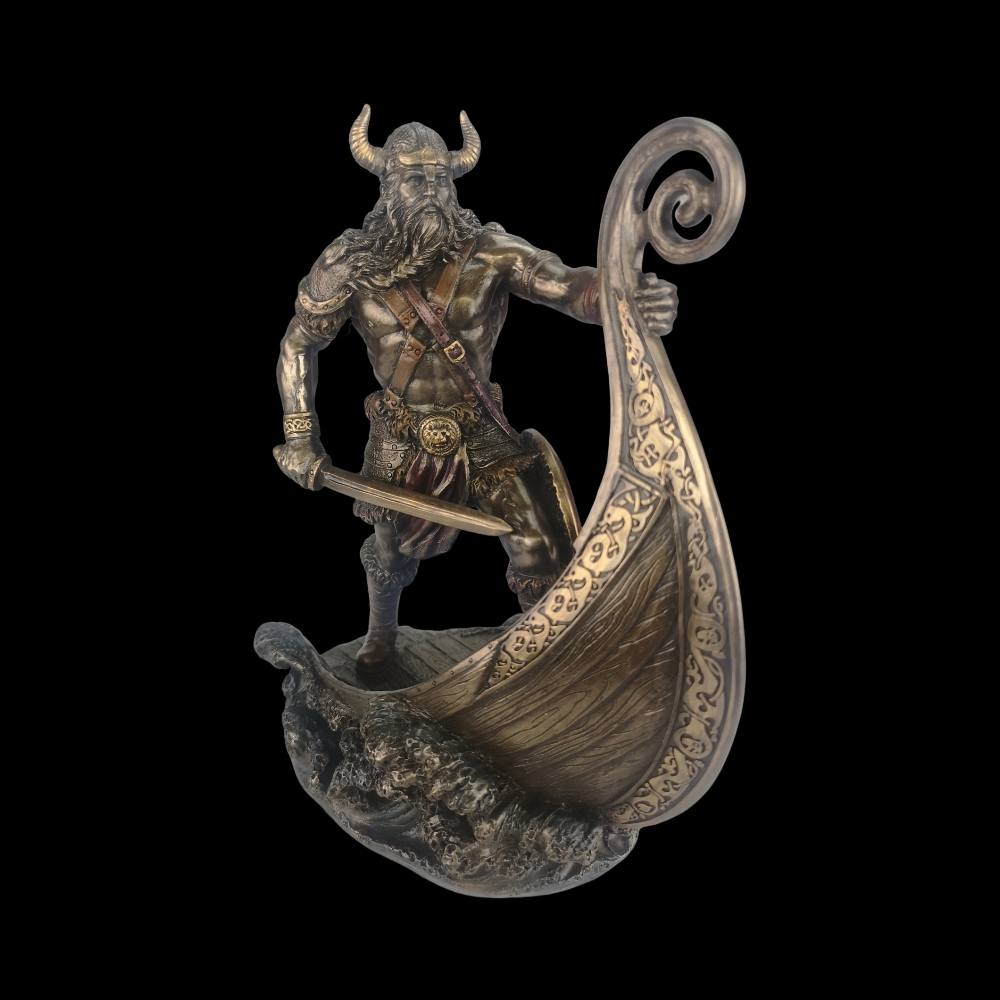 Wikinger steht am Bug | Dark Dreams