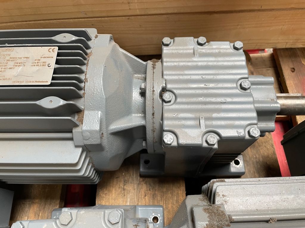 Posten 6x Sew Eurodrive R27dre100l4 And8 Th Getriebemotoren 2 2 Kw