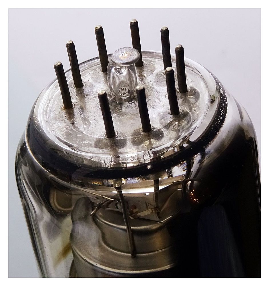 Vacuum Tube / Radio Valve (TV) PD510 Valvo #1135